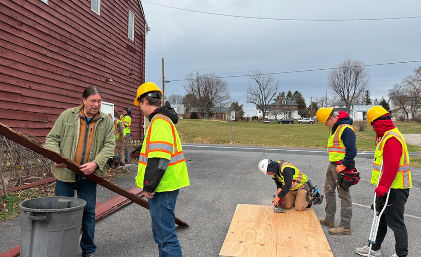 ACTI Students Help Restore History at the National Apple Museum ...